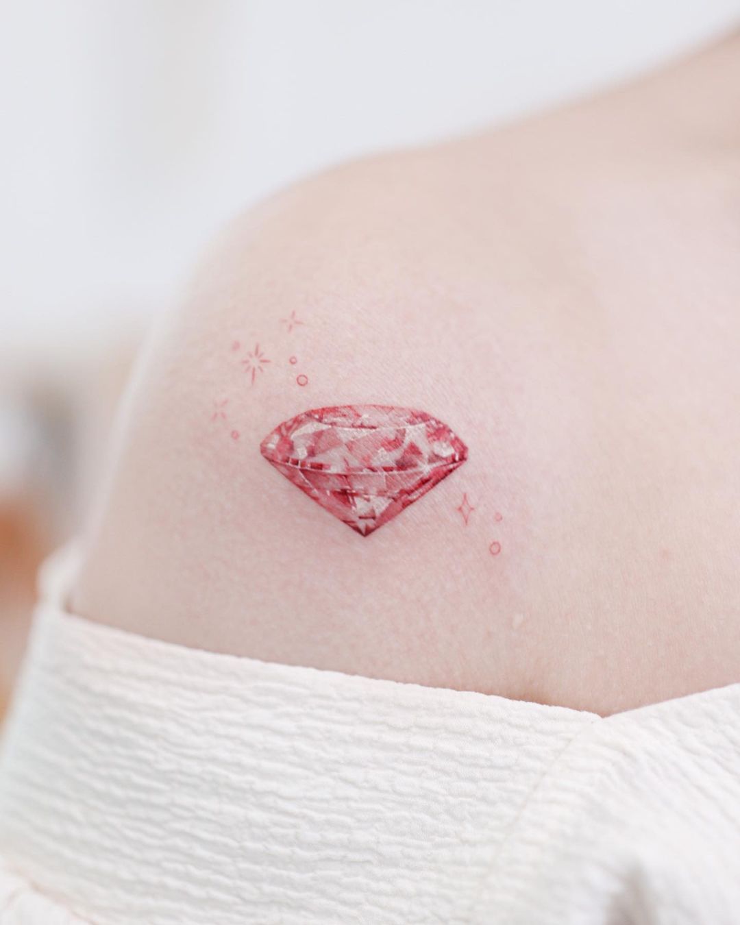 24 Gorgeous Takes On The Stunning Small Diamond Tattoo