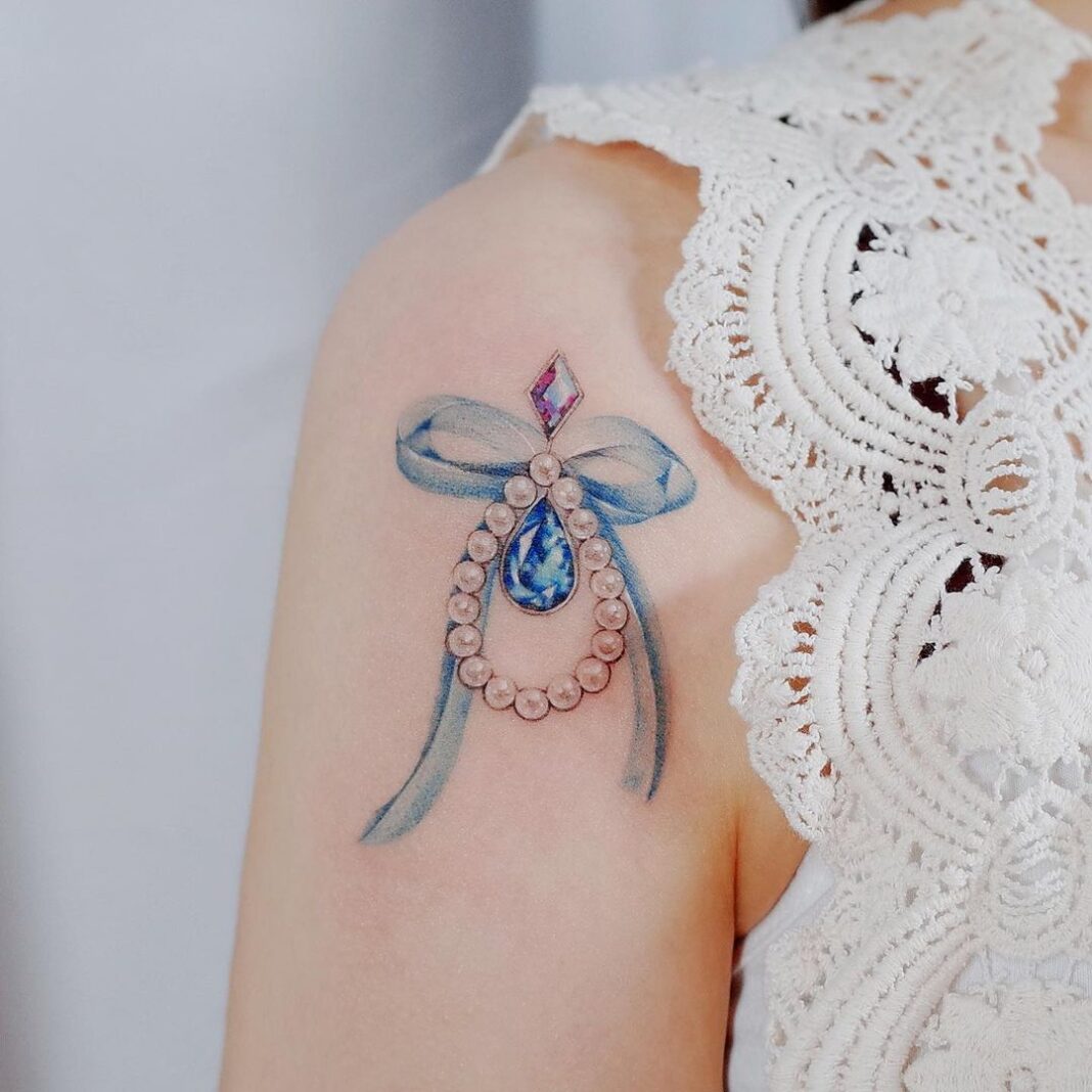 24 Gorgeous Takes On The Stunning Small Diamond Tattoo