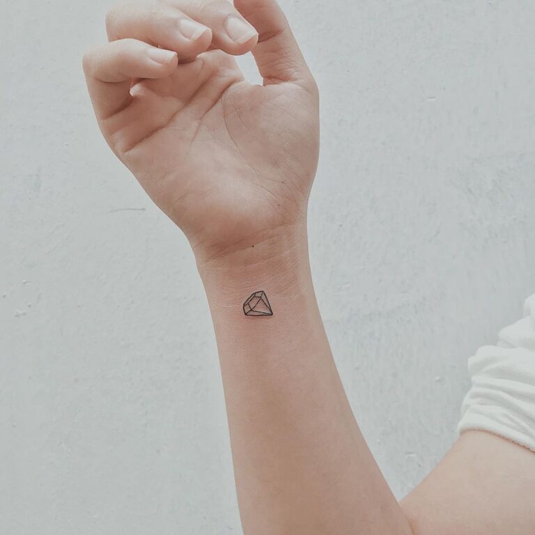 24 Gorgeous Takes On The Stunning Small Diamond Tattoo