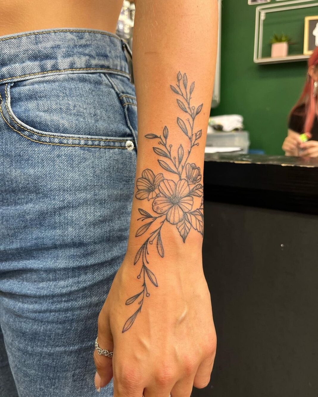 22 Floral Tattoo Ideas To Decorate Your Forearm