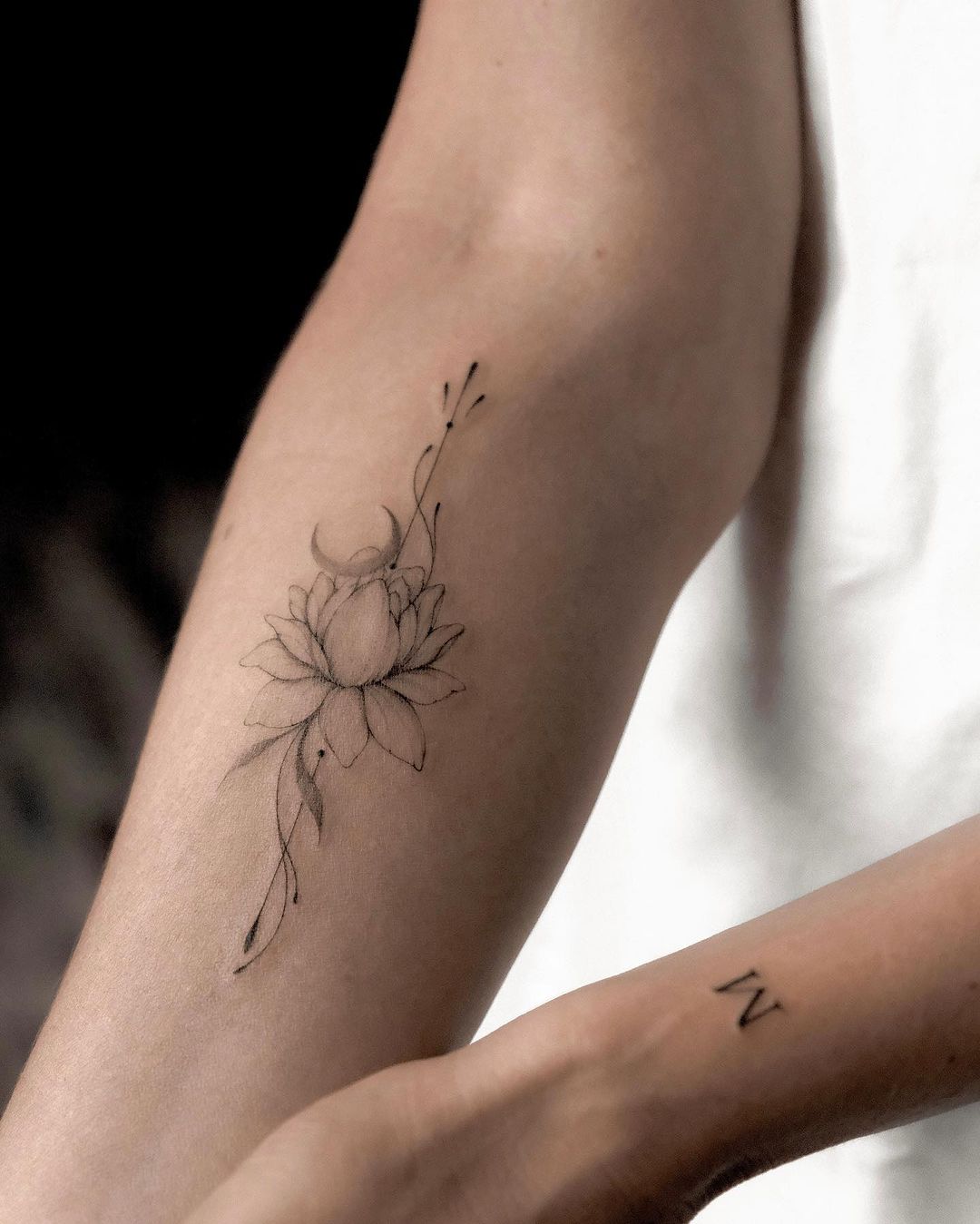 22 Floral Tattoo Ideas To Decorate Your Forearm