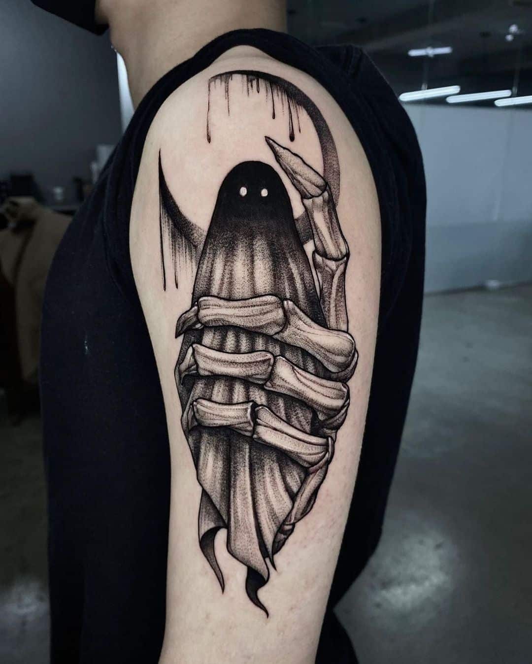 23 Skeleton Hand Tattoo Ideas To Connect With The Afterlife