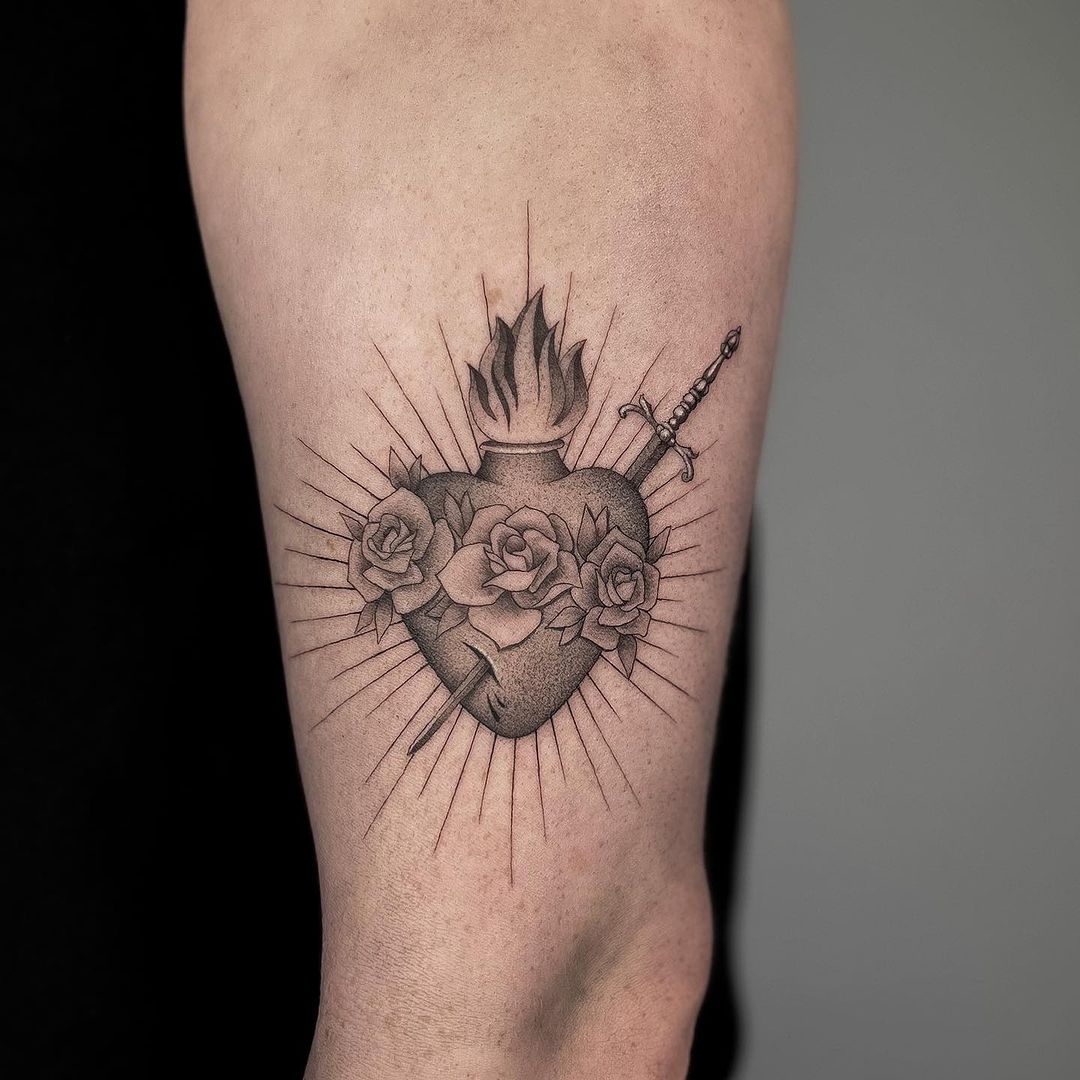 27 Sacred Heart Tattoos To Symbolize Your Devotion
