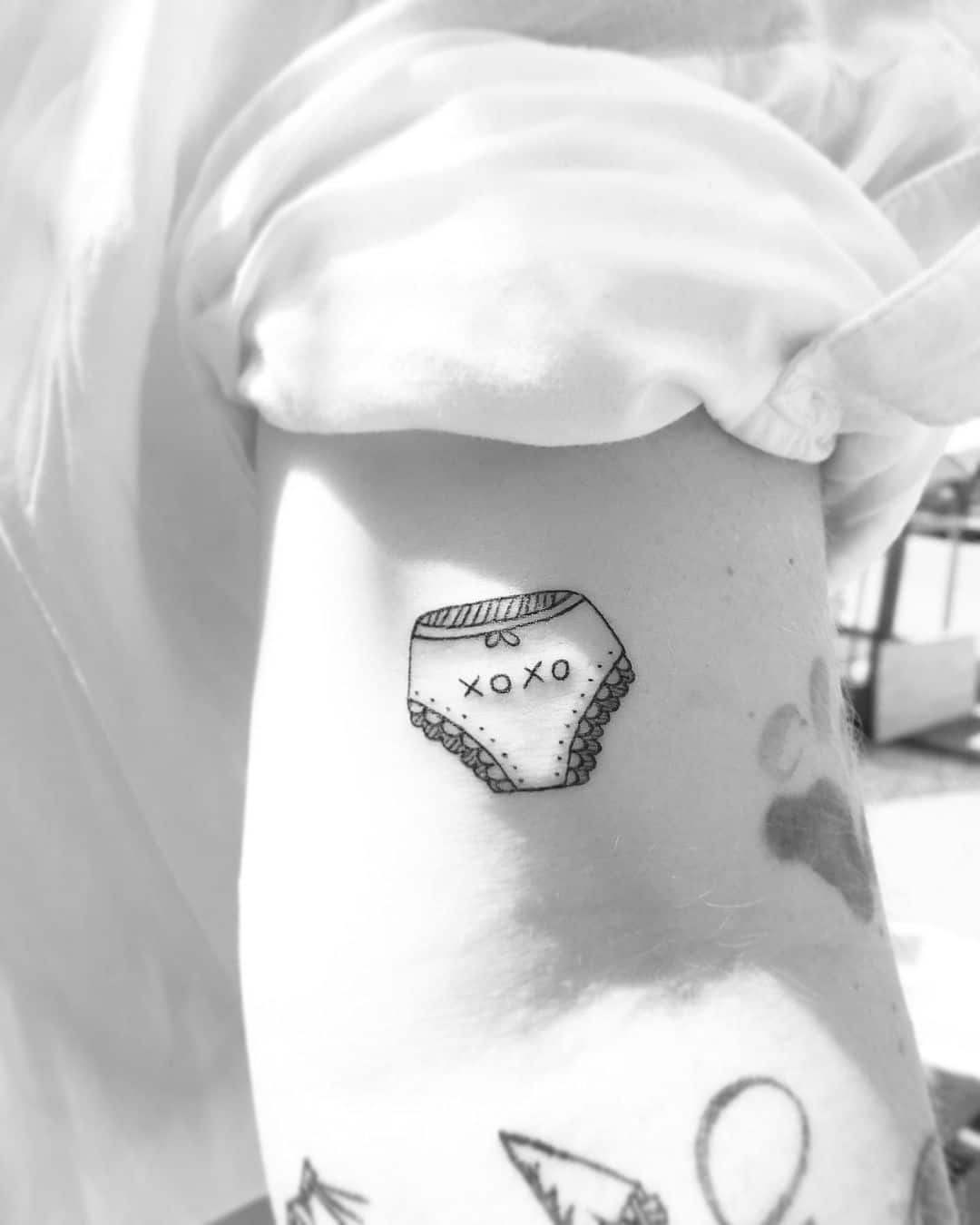 21 XOXO Tattoo Ideas To Inspire A New Jewel On Your Skin