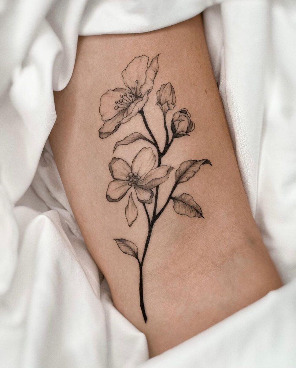 22 Seriously Appealing Apple Tree Tattoos For Your Next Ink