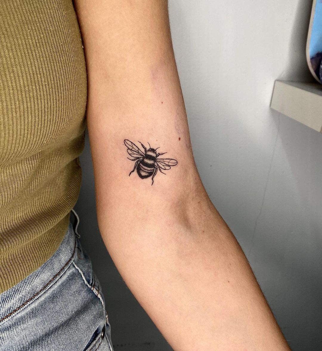 21 Bee Tattoos For All The Little Tattoo Lovers