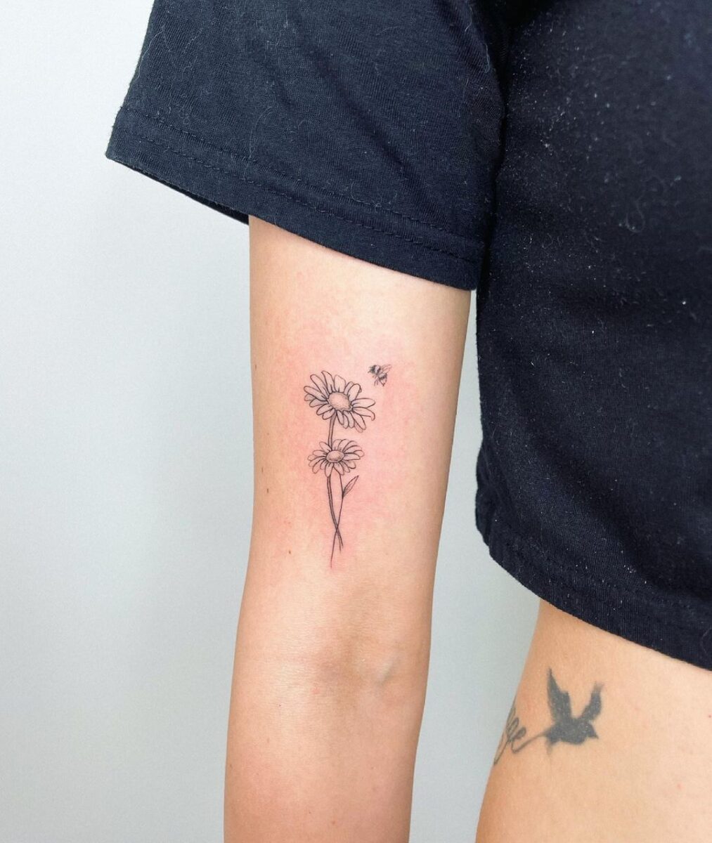 25 Delicate Daisy Tattoo Ideas To Save For Inspiration