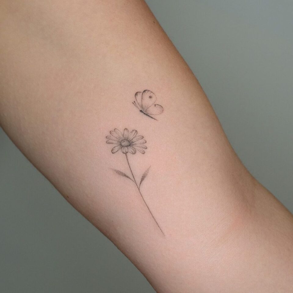 25 Delicate Daisy Tattoo Ideas To Save For Inspiration