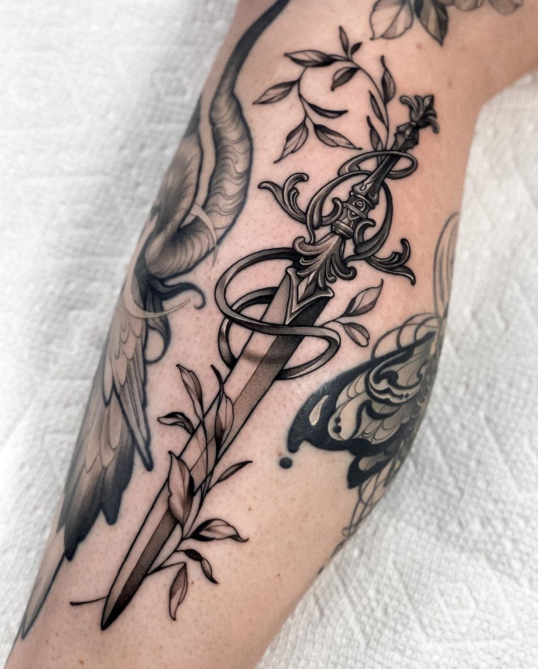 25 Dagger Tattoos That Will Represent Your Virtuous Qualities