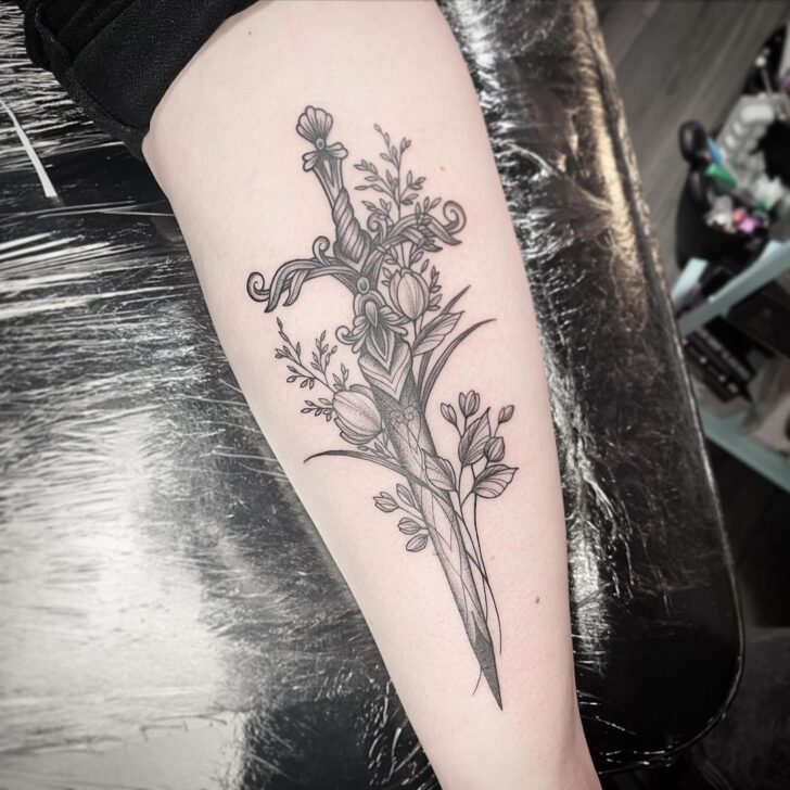 25 Dagger Tattoos That Will Represent Your Virtuous Qualities