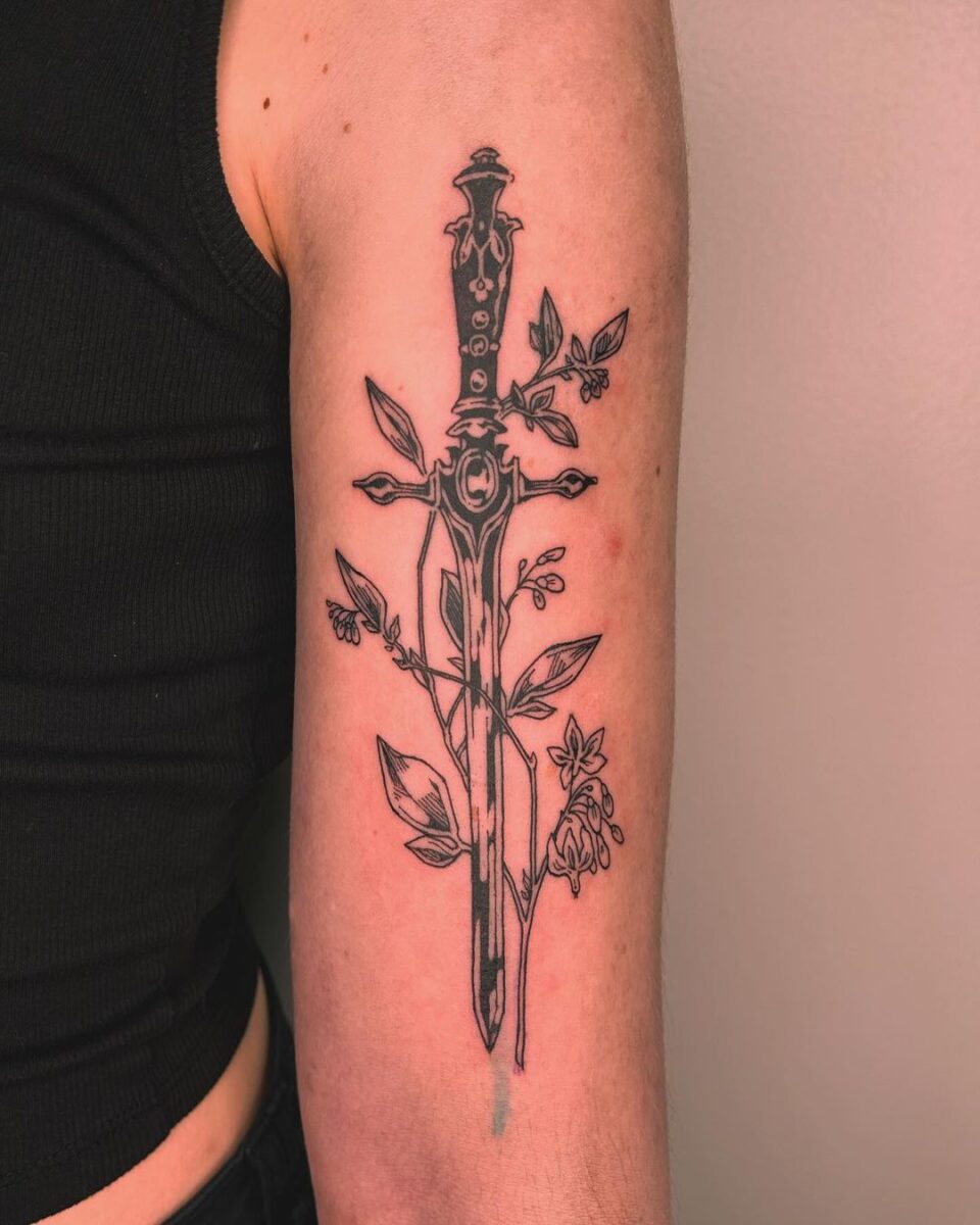 25 Dagger Tattoos That Will Represent Your Virtuous Qualities