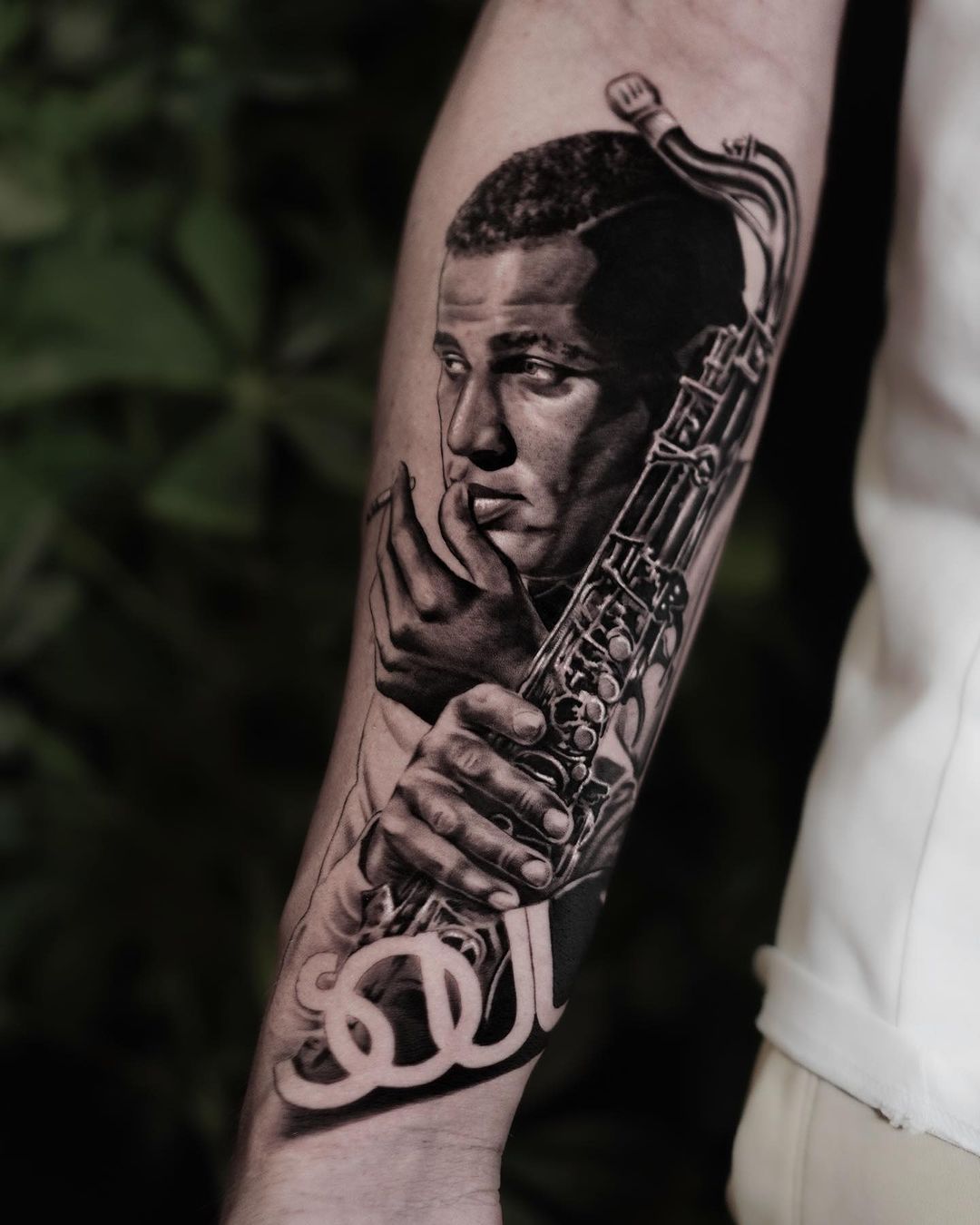 27 Superior Saxophone Tattoos That Hit All The Right Notes