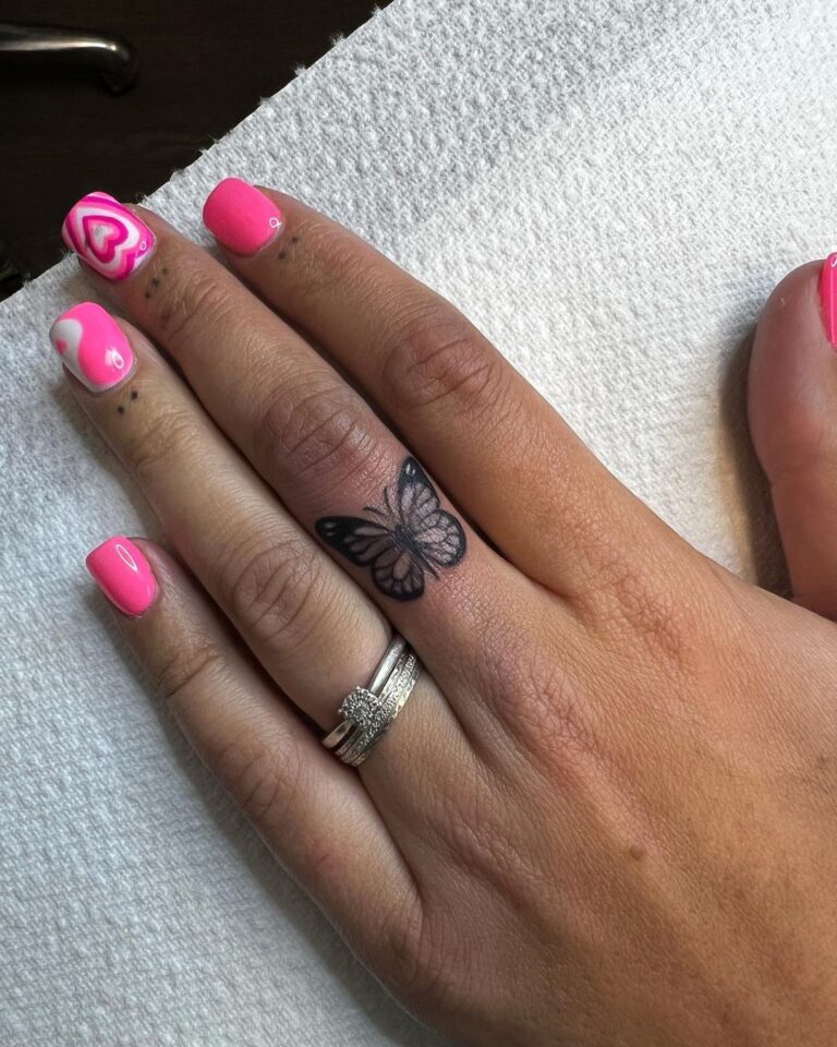 25 Unique Butterfly Finger Tattoos That'll Make You Flutter