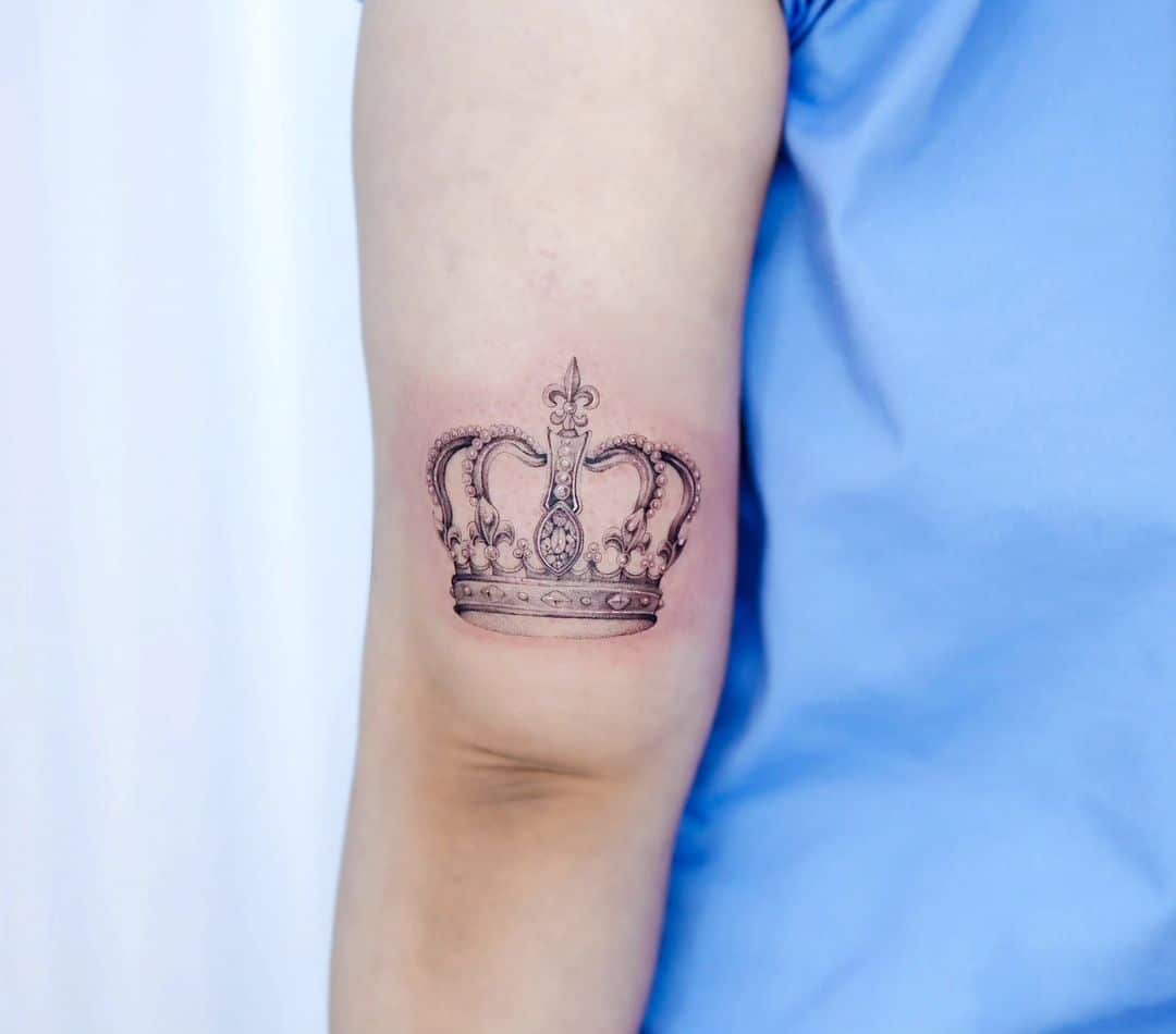 25 Captivating Crown Tattoos That Are Truly Works Of Art