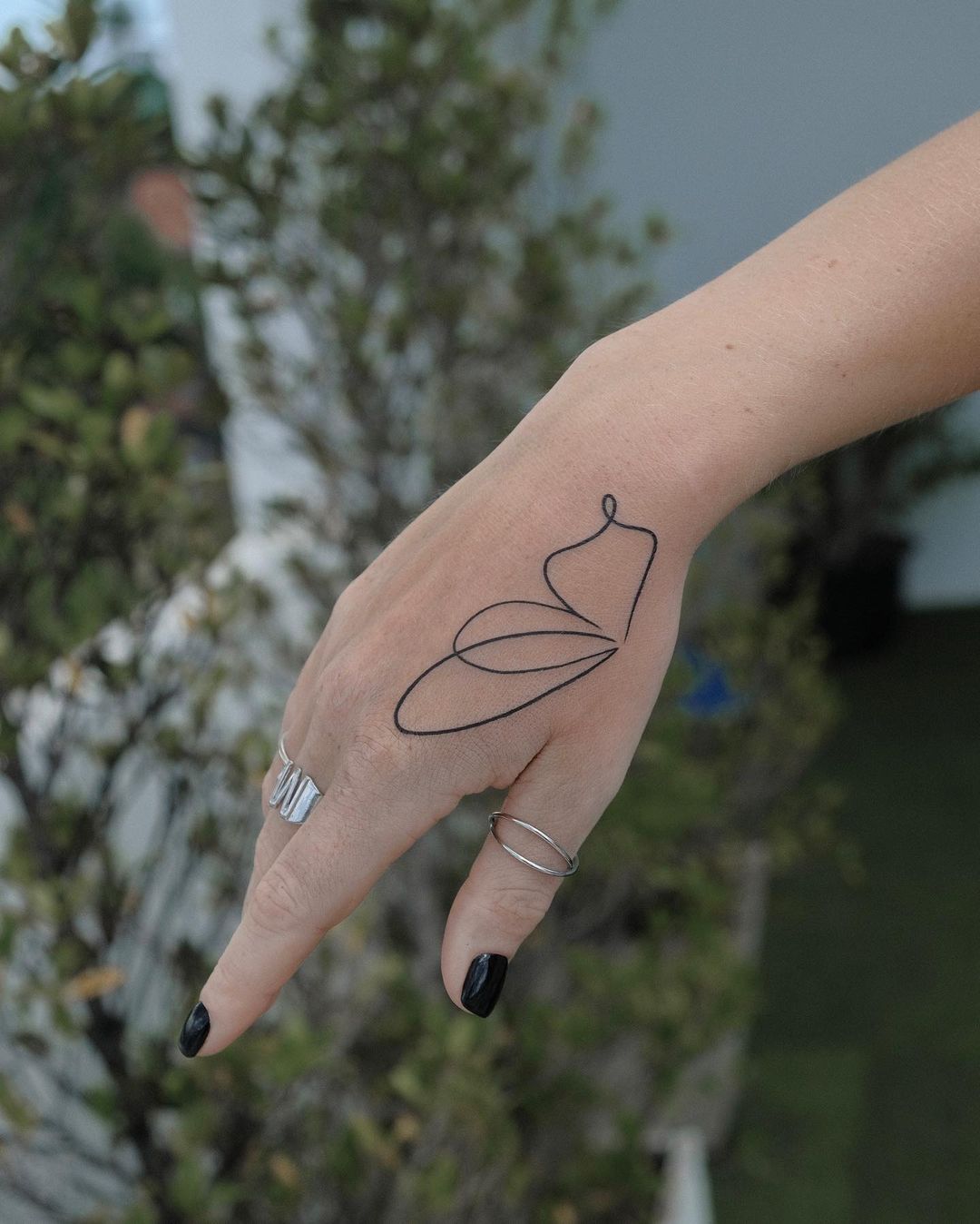 25 Unique Butterfly Finger Tattoos That'll Make You Flutter