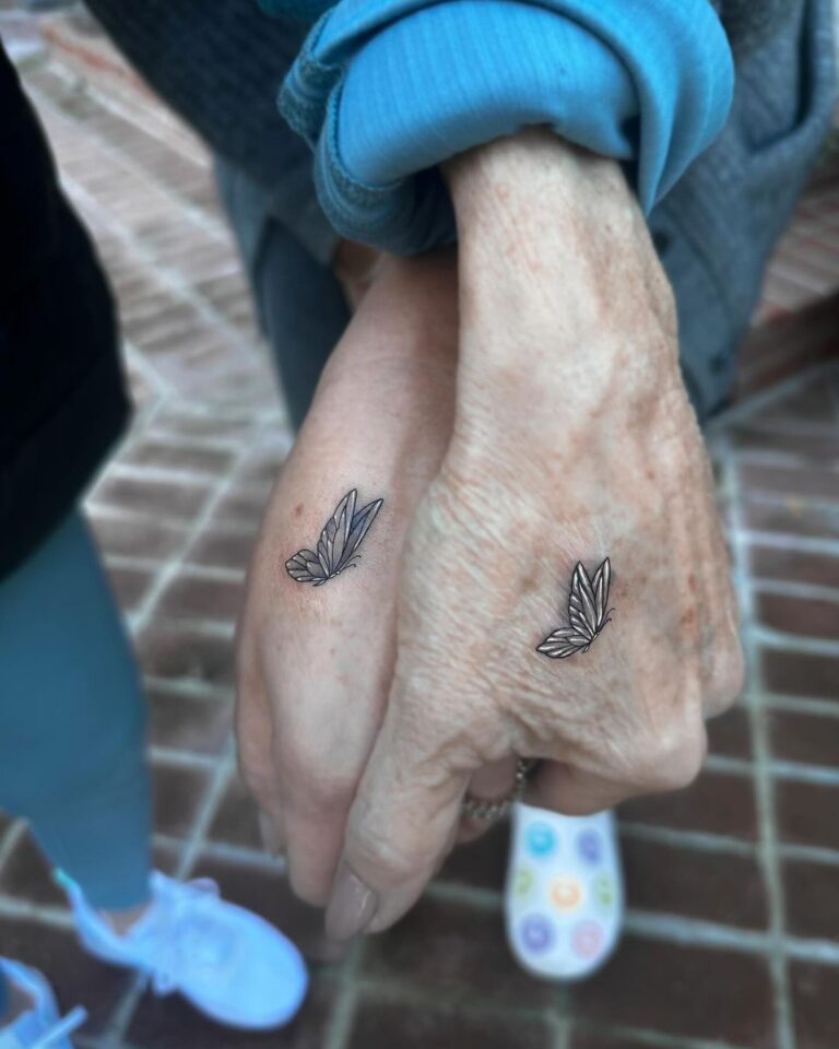 25 Unique Butterfly Finger Tattoos That'll Make You Flutter