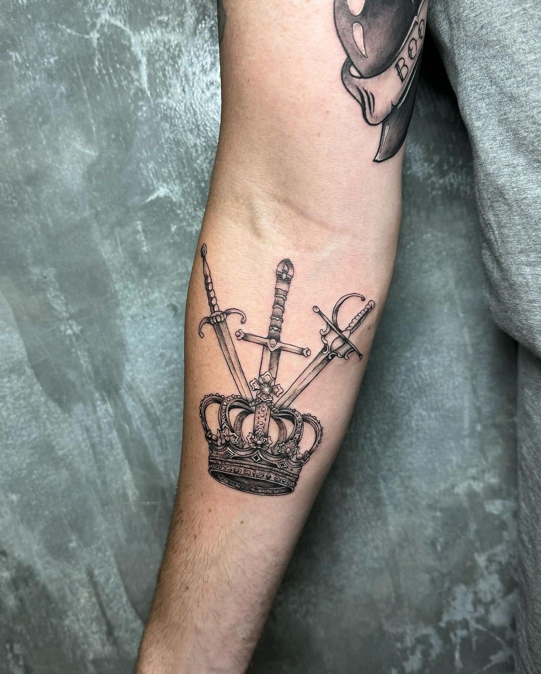 25 Captivating Crown Tattoos That Are Truly Works Of Art