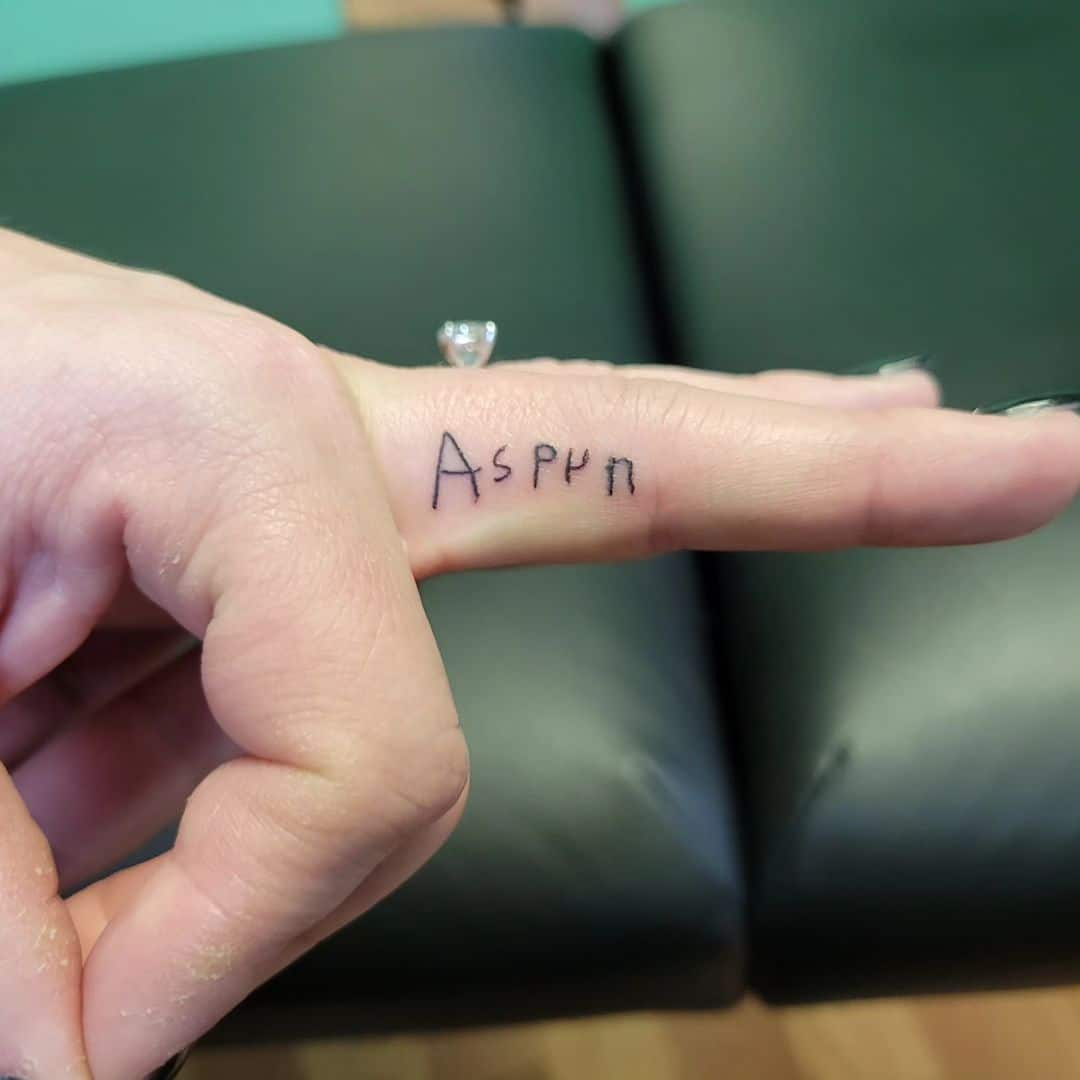 20 Attractive Finger Tattoos With Words For Tales On Skin