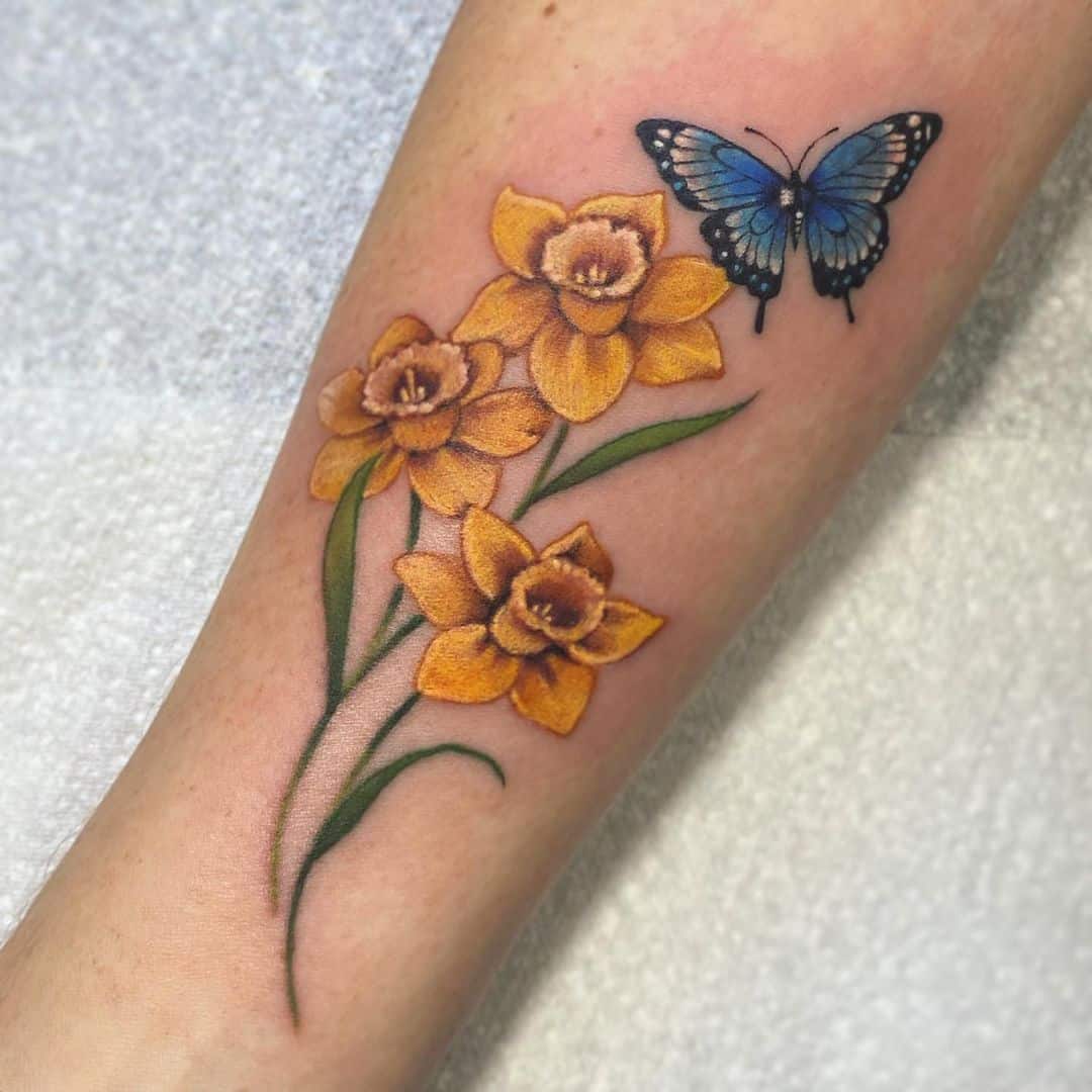 20 Radiant Flower Tattoos That Explore The Beauty Of Nature