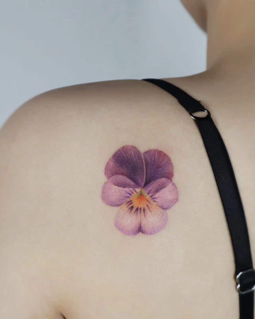 20 Radiant Flower Tattoos That Explore The Beauty Of Nature