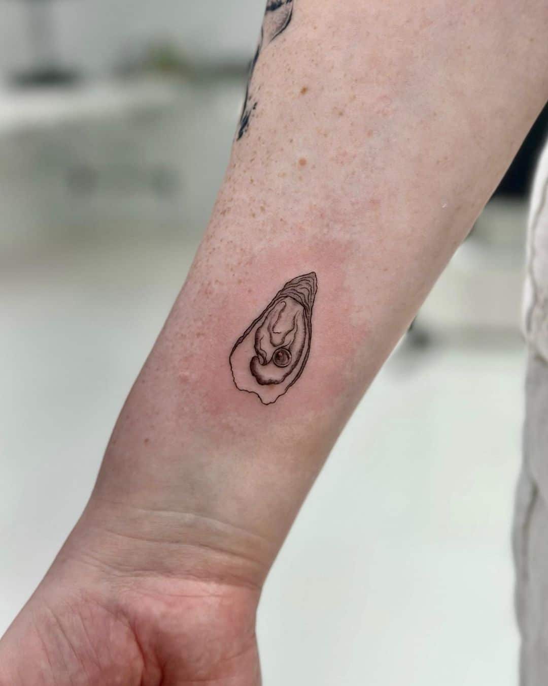 21 Irresistible Pearl Tattoo Ideas To Dive Into ASAP