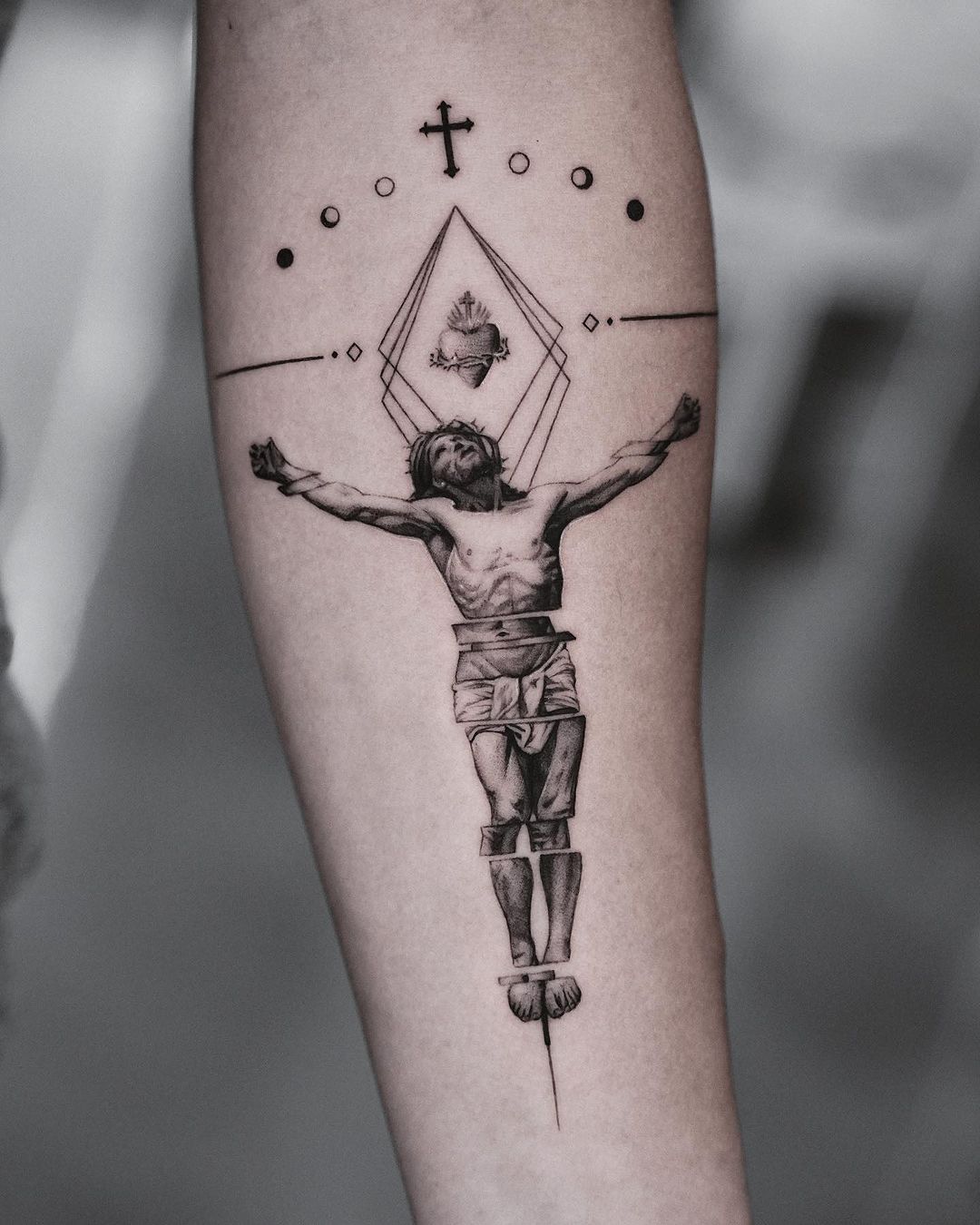 22 Powerful Cross Tattoos For Women In Touch With Faith