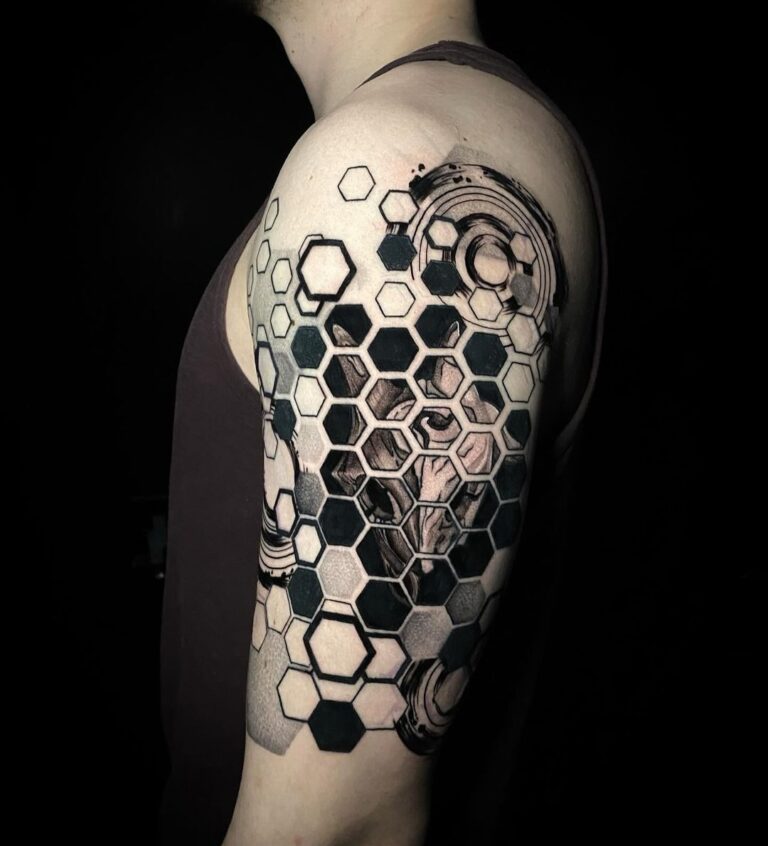 20 Captivating Geometric Tattoos That Are Right On Point