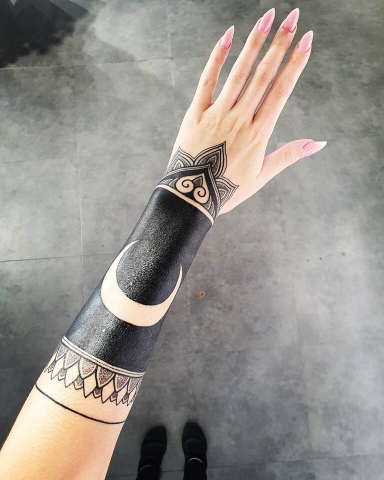 20 Superior Blackout Tattoos Made For The Courageous Ones